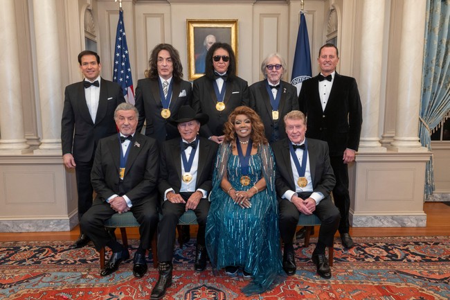 Trump Hosts Kennedy Center Honors, Celebrates Entertainment Legends ...